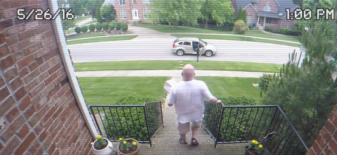 Il piège un voleur avec un colis plein de merde ! - Breakforbuzz