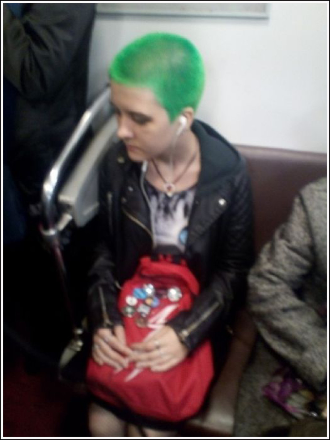 32 personnes bizarres que pouvez croiser dans le métro en Russie ...