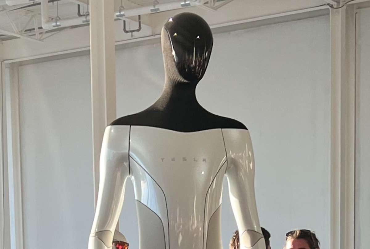 Optimus de Tesla : Un robot humanoïde innovant équipé d'un réseau ...